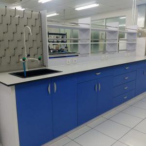 Meja Laboratorium Kimia - PT LAB Technologi Indonesia
