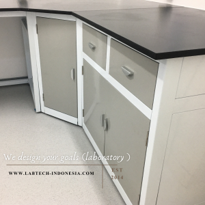 Meja Laboratorium Kimia - PT LAB Technologi Indonesia
